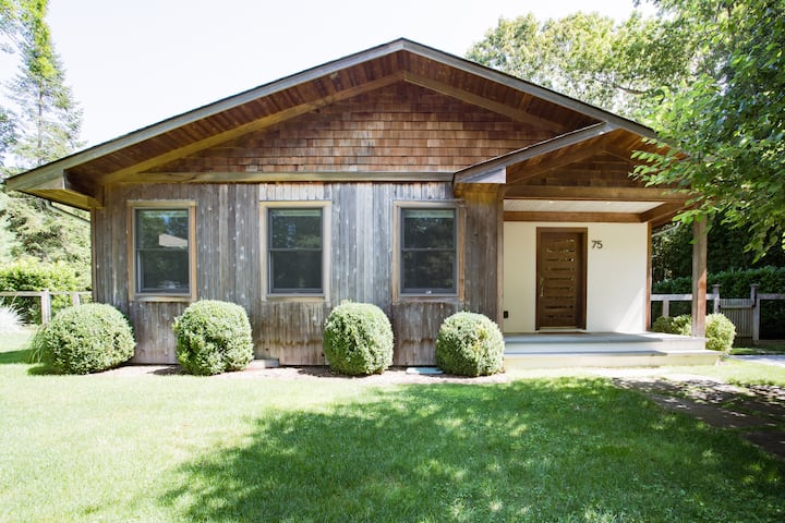 East Hampton Ranch With Access To Clearwater Private Beach - Hamptons, NY