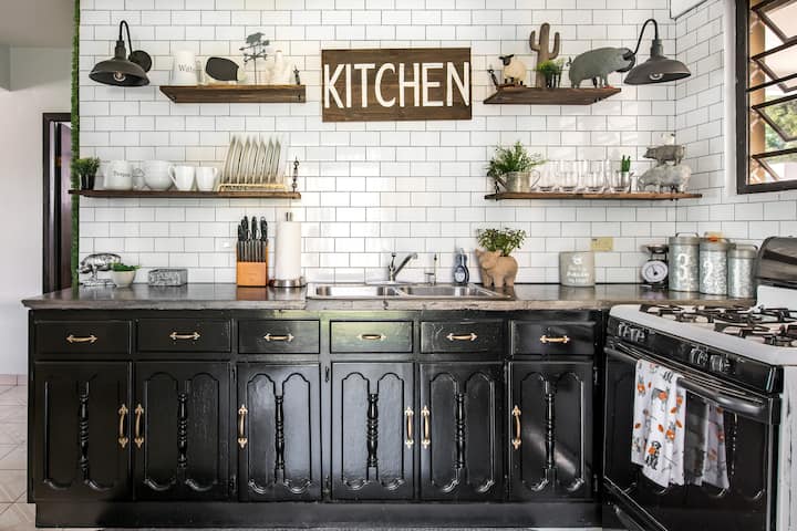 Stroll To West Coast Beaches From An Industrial Chic House - Rincón