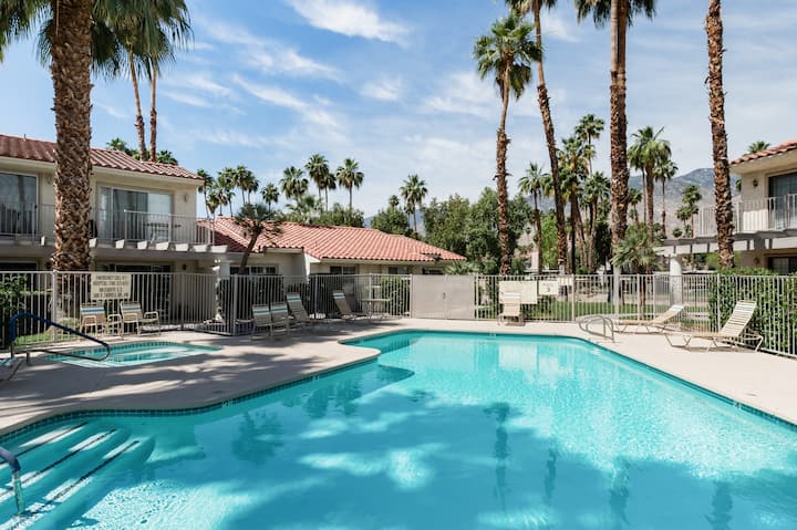 Casa Del Sol In Majestic Mesquite (14 Night Min) - Palm Springs, CA