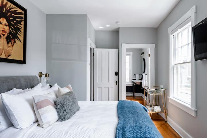 Nest Hudson Boutique Hotel - Suite Two - Catskill, NY