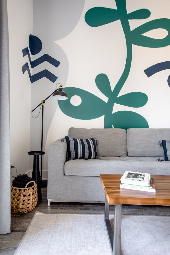 Skyline Views, Great Location, Free Parking