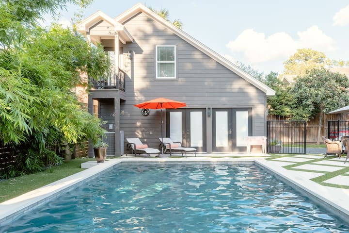 Dip Into This Stylish Home With Pool & Relaxing Spa - Independence Heights - Houston