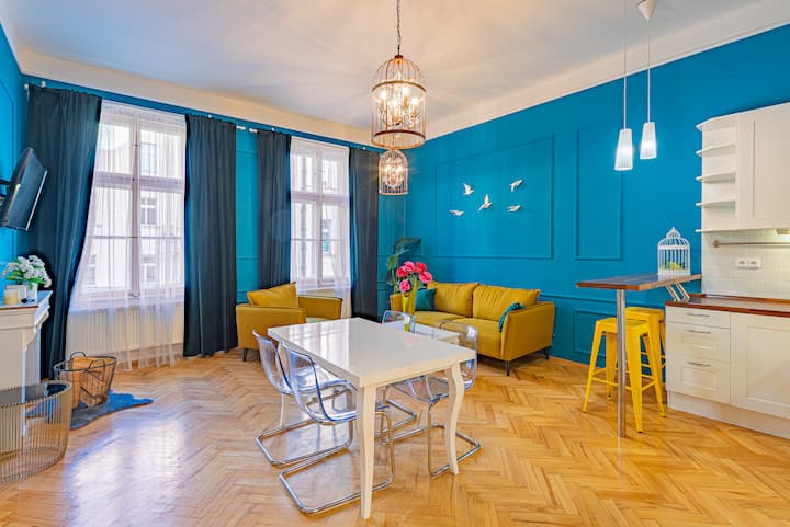 Colorful And Quiet Wenceslas Square Apartment - Praga