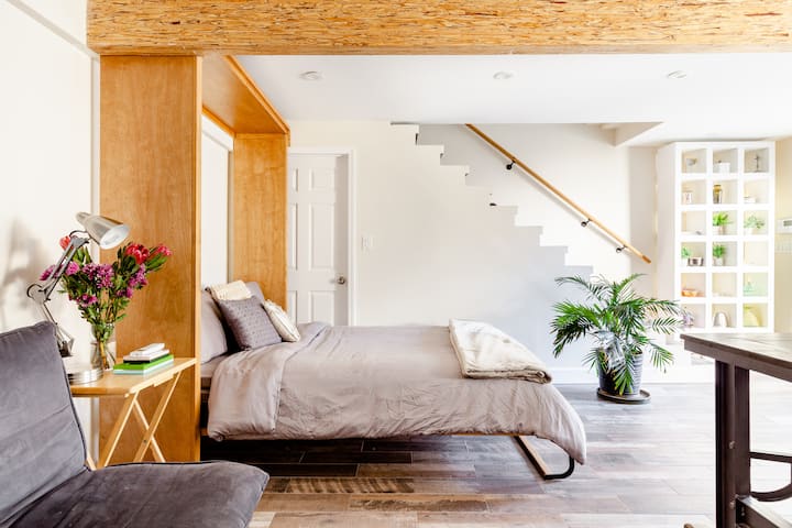 Zen 2-story Home In Heart Of West Hollywood - Beverly Hills, CA