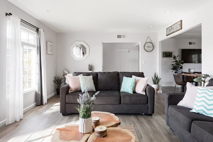 Rustic. Clean. 3bd/2ba ~5 Mi To Beach. No Taxes! - Costa Mesa, CA