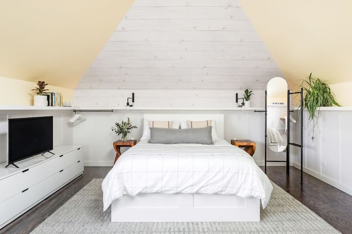 Finca 57—a Stylish Eco-friendly Barn Home - Emeryville, CA
