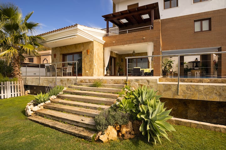 Stunning Villa La Roca In Mijas - Fuengirola