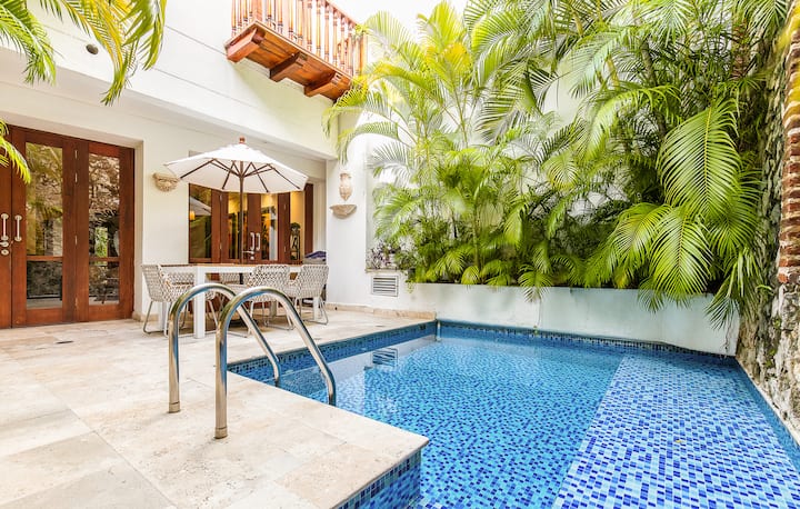 Walled City Luxurious Townhouse With Private Pool - Cartagena, Colombia