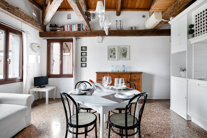 Loft with enchanting views of the Grand Canal and Rialto Market - Lofts ...