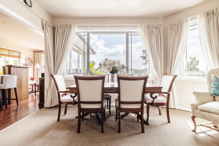 A Place In The Sun In Orakei Beach! (3 + Bedrooms) - Auckland
