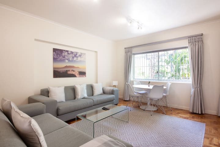 Stylish Living | Three Anchor Bay | 2 Bed 2 Bath - Camps Bay