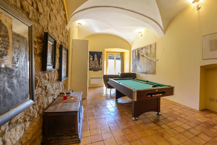 Casa Con Jardín En El Casco Antiguo - Girona