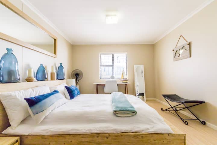 Azure Luxury Apartment Bloubergstrand 115 - Cape Town