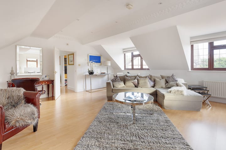 Luxury Surrey Apartment/weybridge Area/with Gym. - Staines