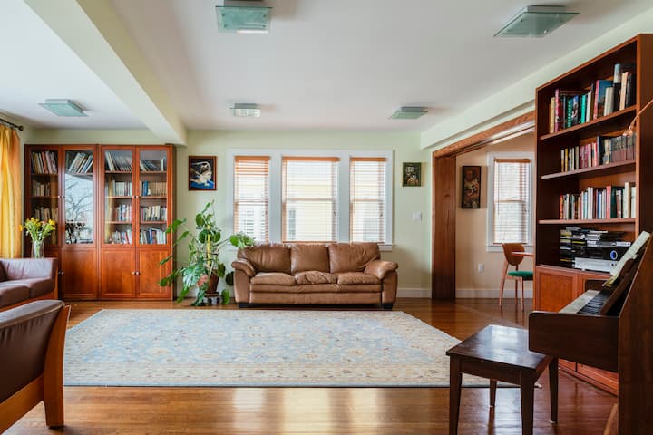 Gorgeous 5 Bedroom Home With Huge Private Backyard - Boston, MA