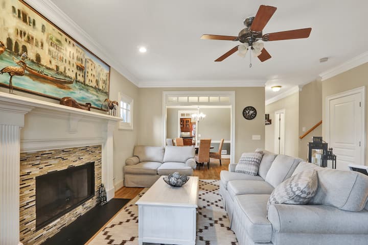 Spacious & Beautiful Home In Quiet Neighborhood - Atlanta, GA