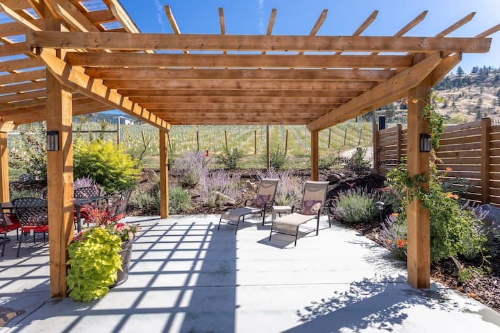 The Farmhouse Vacation Rental And Vineyard - Penticton