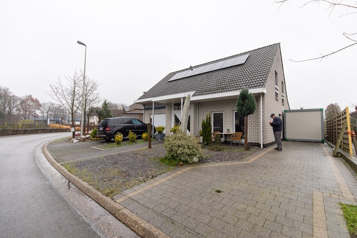 Gezellige Villa 
Voor Langer Verhuur Voor 
Gastarbeiders - Lommel