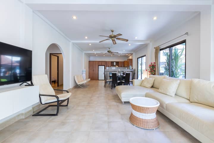 3 Bedroom, 2 Bath, 125 M2, Full Kitchen, Kata - Kata Beach