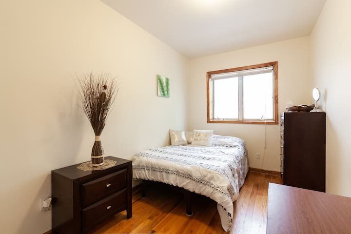 Welcome To Brooklyn! (Private Bedroom & Bathroom) - Brooklyn, NY