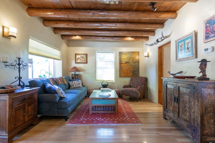 Located On Canyon Rd... Walking Distance To Plaza! - Santa Fe