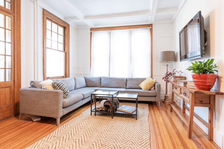 *Nyc Gem* Direct Train To Central Manhattan - The Bronx, NY