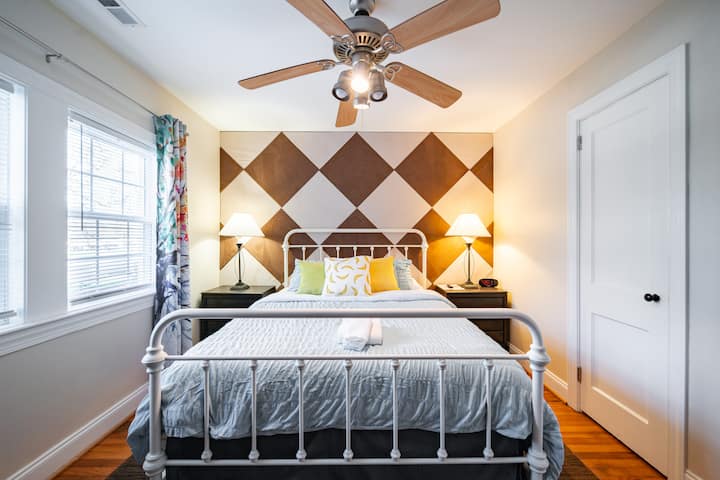 Pet-friendly Retreat | 2br In Five Points - Raleigh, NC
