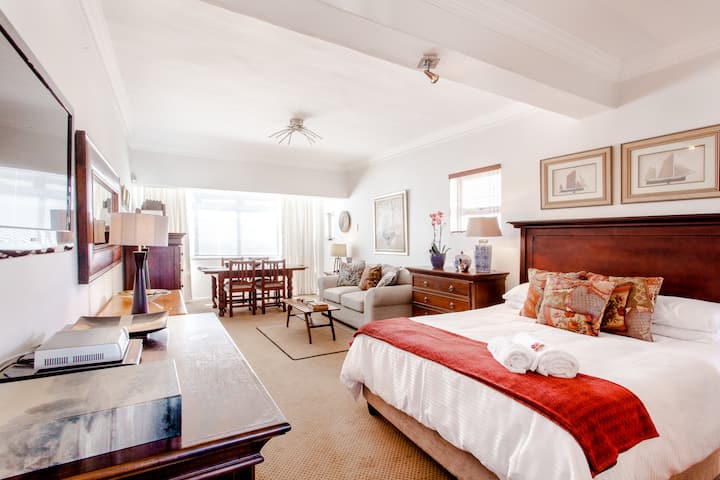 Mouille Point Studio Apartment With Great Views - Cape Town