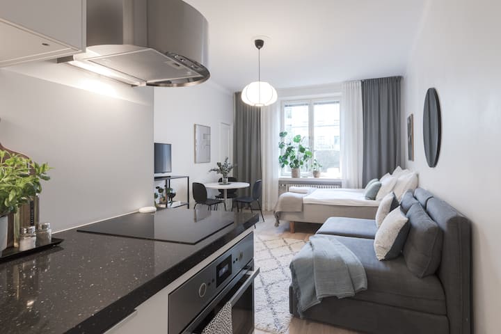 Quiet & Central Courtyard Studio, Near Sea & Parks - Helsinki