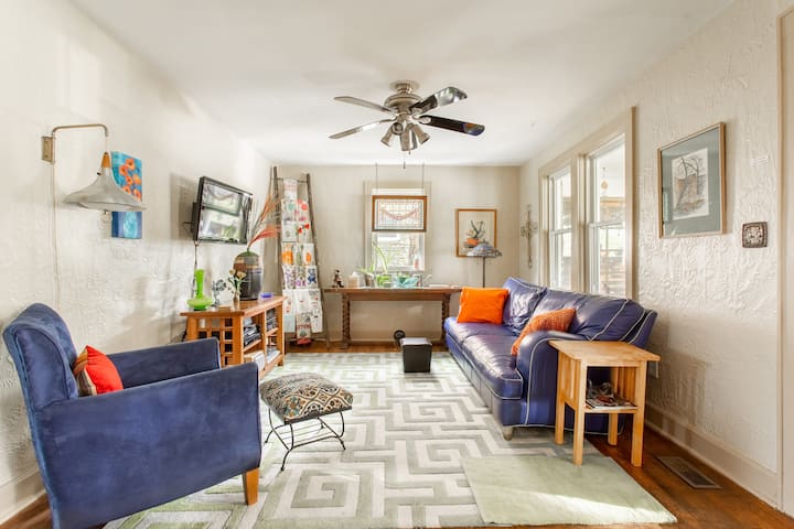 Stone Cottage E Nashville 3 Miles From Downtown - Nashville, TN