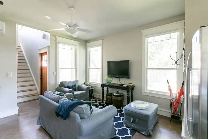 Hyde Park Craftsman Guest House - Austin, TX