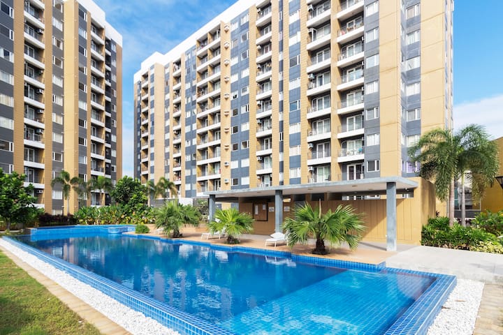 1br Fully-furnished Condo W/ Pools, Wi-fi, Netflix - Taytay