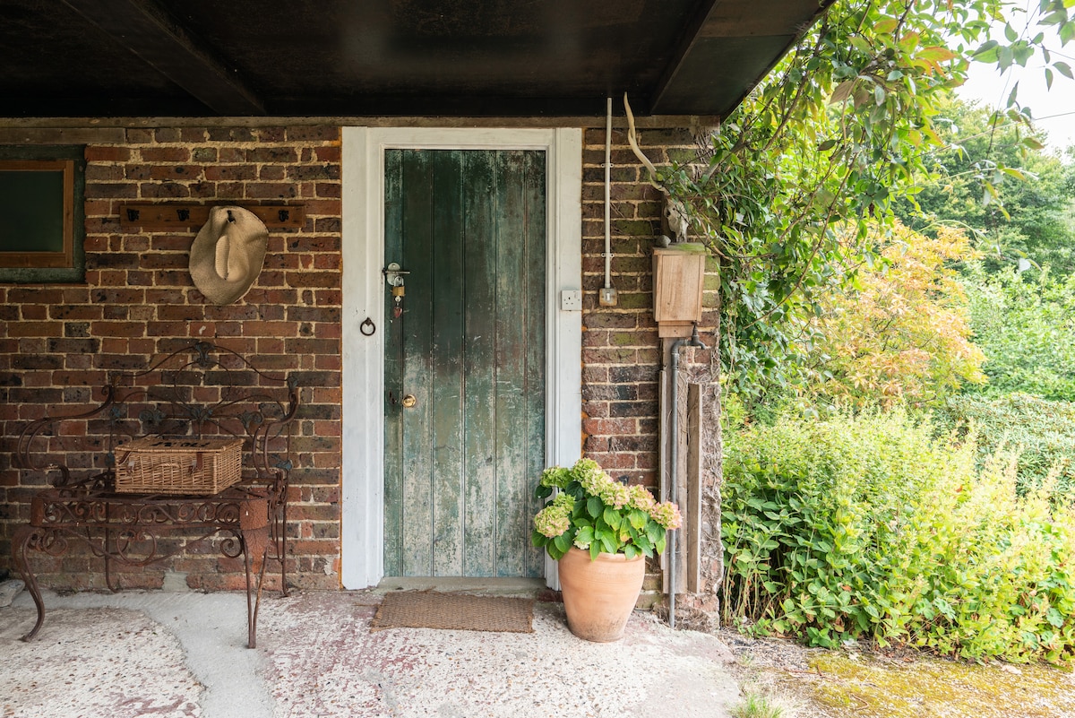 The Log Shed, Ashdown Forest - Guest suites for Rent in Wych Cross ...