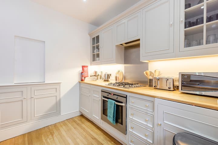 Magical & Charming 8 Rooms Covent Garden Townhouse - London
