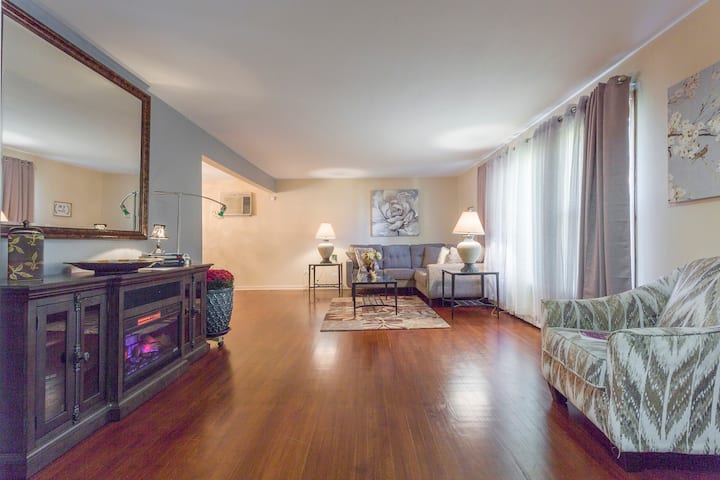 3 Bdm| King Bed| 30 Mi. 2 Downtown |Wifi | Roku Tv - Tinley Park, IL