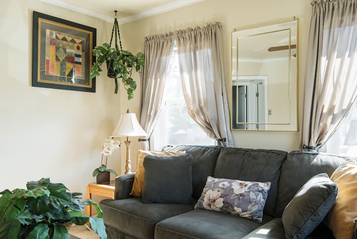 Beautiful 2br/1ba House (Ing Comfort) - Culver City, CA