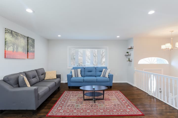 Huntington Station. A Room For Professionals - Long Island, NY