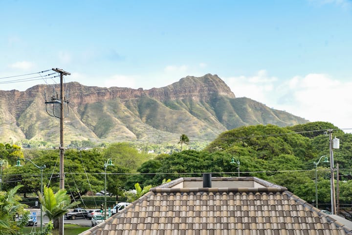 Waikiki Adventure Condo, 2 Blocks From The Beach - Honolulu, HI