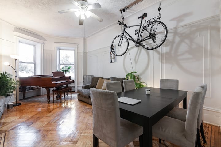 Beautiful Piano Brooklyn Condo Overlooking Park - New York