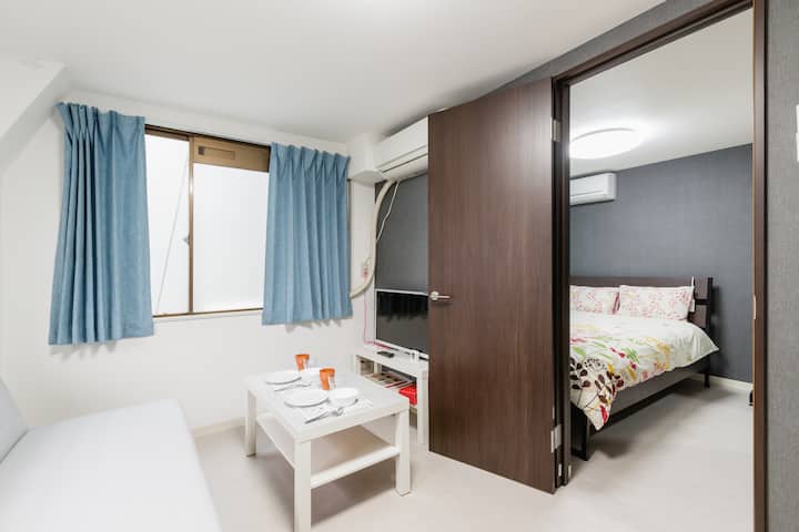 405　 日本橋駅徒歩３分！道頓堀徒歩２分！カップル、お友達同士に最適なお部屋です。立地に自信あり！ - Osaka, Japan