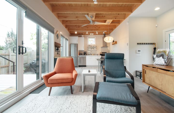 Hitt's Hill Guesthouse: Next Level Luxury - Seattle, WA