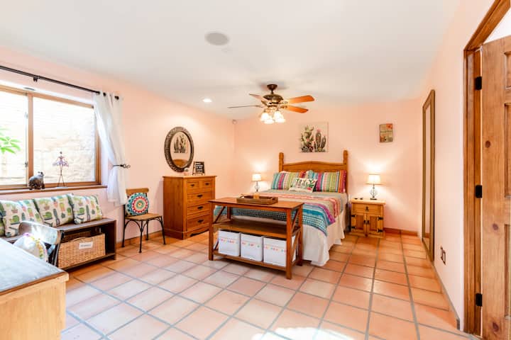 2bd2ba P.s. Private Entry 
5 Min Downtown  Poolbbq - Palm Springs, CA