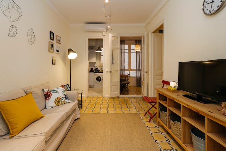 Charming Flat In A Comercial Area - Barcelona