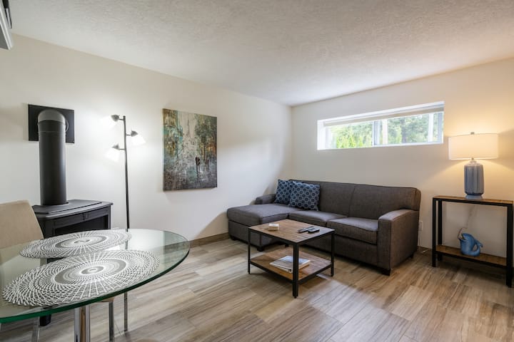 Full Kitchen Suite Beside University Of Victoria - 오크 베이