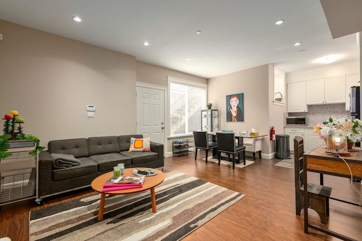 Stylish Guest Suite In The Heart Of West Vancouver - Horseshoe Bay