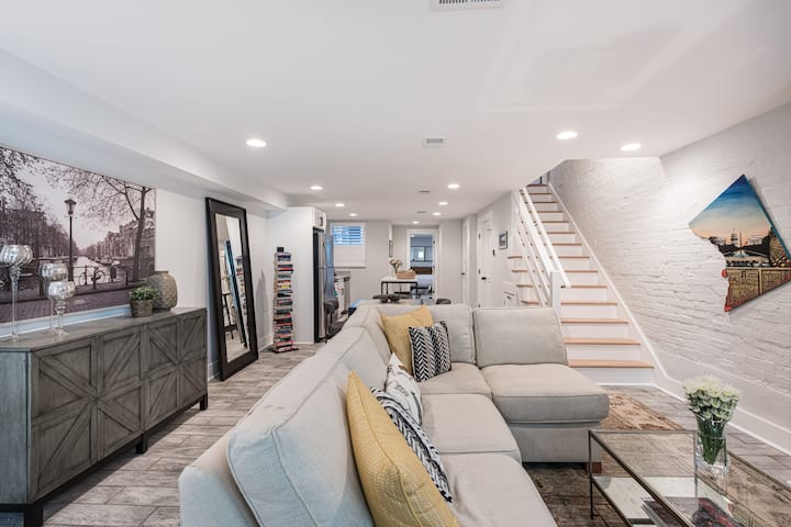 Spacious & Modern Apt In Historic Neighborhood - Washington, DC