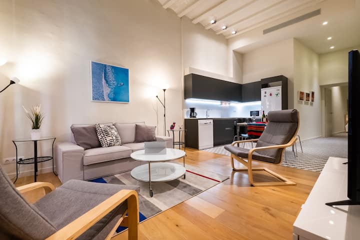 Gem In The Heart Of Barcelona’s Gothic Quarter - Barcelone