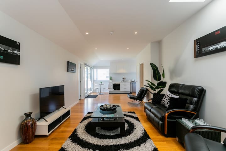 Coastal Getaway | Golf, Bushwalks & Airport Nearby - Auckland