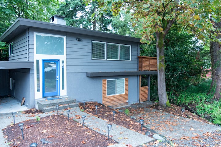 Private Creekside Urban Retreat - Shoreline