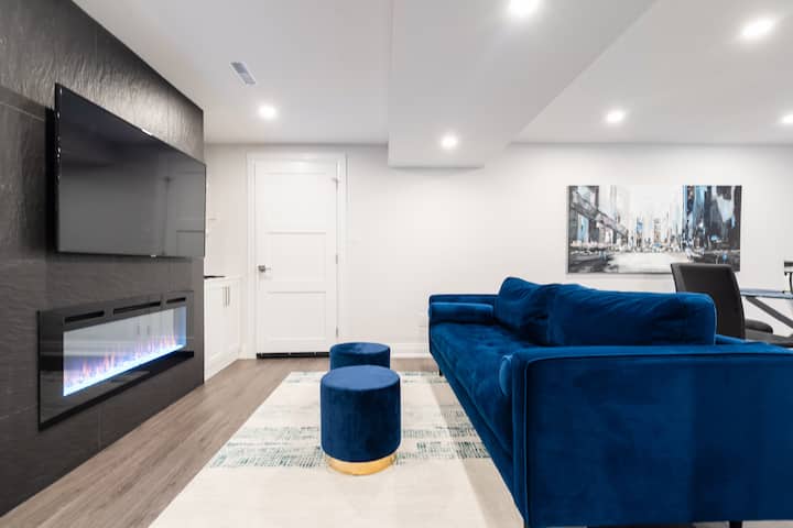 Large And Spacious 1 Bedroom Bluff Side Apartment - Toronto